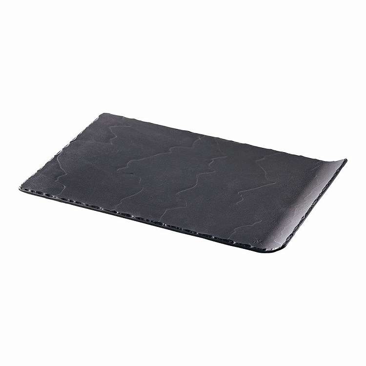 ●材質:磁器●FROMBLACKCERAMICCOMESBASALT...●バサルトシリーズの黒の色は、黒の磁器の素材によるものです。自然の粘板岩の色を目指してデザインされたもので、磁器の特性を生かし高温で焼成され、無孔のため様々な熱源に対...