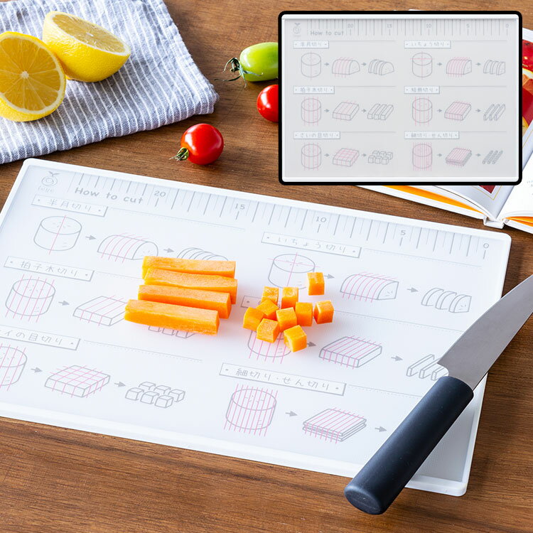 【商品サイズ】縦21.3×横30.3×厚さ0.6cm【材質】本体：ポリプロピレン （耐熱温度90℃）、フチ部：熱可塑性エラストマー （耐熱温度100℃）【生産国】日本【特徴】「短冊切り」「拍子木切り」など少し迷う11種類の切り方が記載されて...