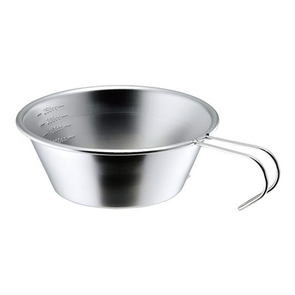 【商品説明】アウトドアで1つあると計量カップや食器替わりにでき便利です。直火・ガスOKで調理器具としても使用できます。計量時に便利な目盛付きです。安心の日本製です。【商品情報】■サイズ約 幅17.2×奥行12.2×高さ4.5（cm） 重量：...