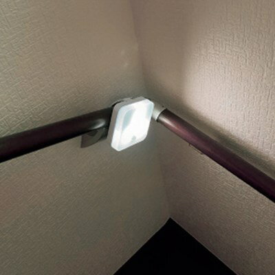 特長●暗い場所で人感センサーが、人の熱を感知してLEDライトを優しく点灯させます。●人を感知すると自動で点灯、自動で消灯（点灯時間：約15秒（SL104は約30秒））します。●常時点灯モードがあり、停電時も安心です（SL105・106）。●...
