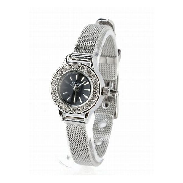 ケースのクリスタルガラスとステンレスのバンドが腕廻りをエレガントに演出。小ぶりで上品なデザインが大人の雰囲気を漂わせます。全長サイズ：約21cm腕周りサイズ：約14.5〜18.5cmCaseサイズ：約φ1.9×0.7cm文字盤サイズ：約φ1...