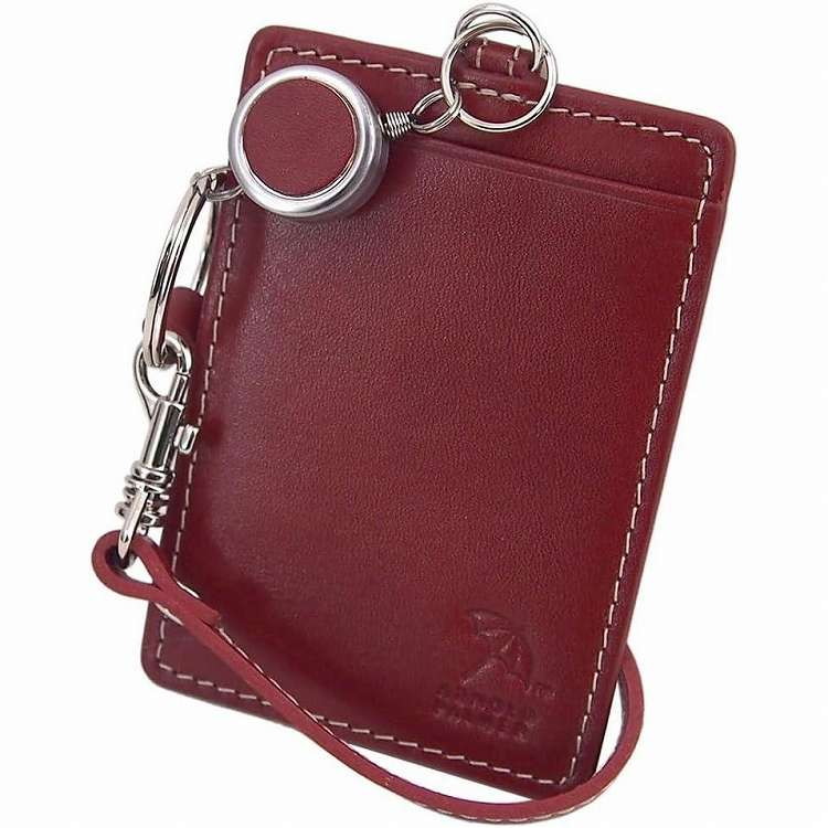 【商品説明】シンプルかつ使い易いデザインで、機能性に優れた40cmまで伸びるリールキーを採用。定期等がが取り出しやすい様に指穴がついており、急いでいる朝の通勤通学に大活躍します。生産国:バングラデシュ商品サイズ:パスケース:横100×縦70...