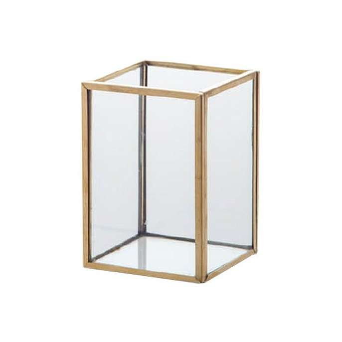 【商品説明】真鍮のアンティークのような風合いが魅力のフレームポットです。インテリアとしても大活躍です。生産国:中国素材・材質:ブラス・ガラス商品サイズ:W7×D7×H10cm【代引きについて】こちらの商品は、代引きでの出荷は受け付けておりま...