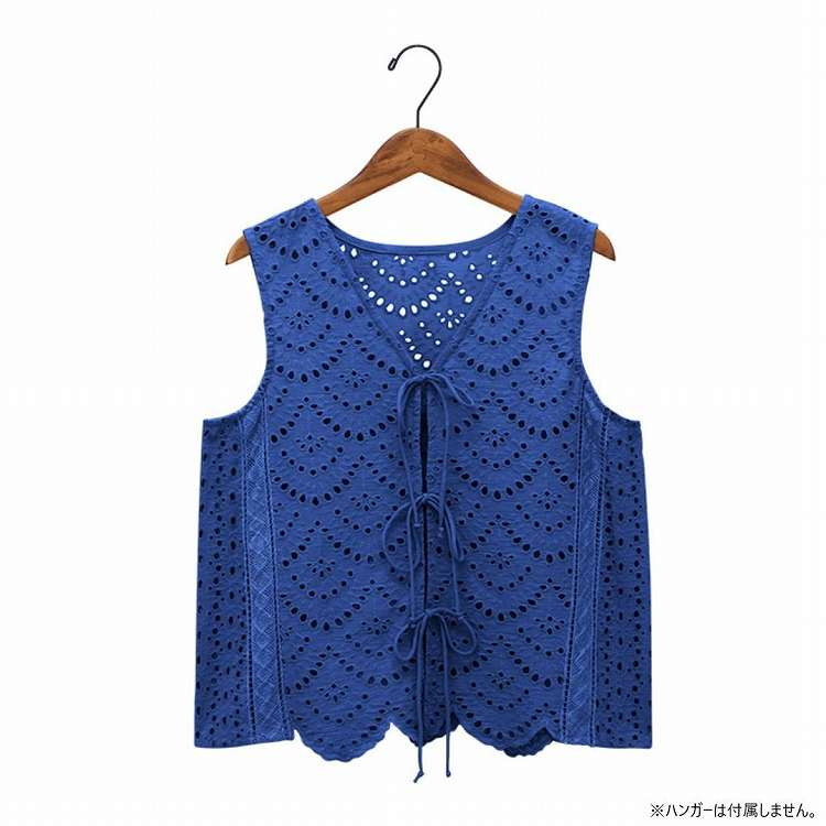 【商品説明】透かしのある刺しゅう生地を使ったトレンド感のある2WAYトップスです。シフリーの透け感が夏の日差しにピッタリ。トップスは前後2WAYで着られます。生産国:インド素材・材質:コットンシフリー綿100%商品サイズ:着丈SNP〜(約)...