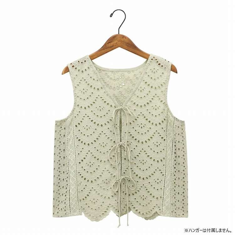 【商品説明】透かしのある刺しゅう生地を使ったトレンド感のある2WAYトップスです。シフリーの透け感が夏の日差しにピッタリ。トップスは前後2WAYで着られます。生産国:インド素材・材質:コットンシフリー綿100%商品サイズ:着丈SNP〜(約)...