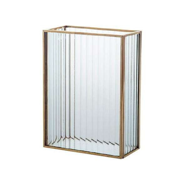 【商品説明】透明のフラワーベースは様々な場所に溶け込むので使い勝手抜群です。明るくおしゃれに演出してくれるアイテムです。生産国:中国素材・材質:ブラス、ガラス商品サイズ:W16×D8×H22cm【代引きについて】こちらの商品は、代引きでの出...