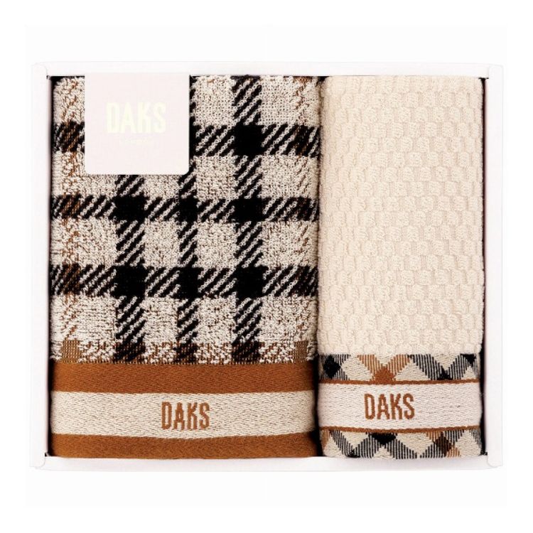 【商品詳細】1894年の創業当時から｢クオリティファースト｣を基本理念にものづくりをを続け、信頼の証として英国王室御用達ブランドであり続けているDAKS。現品サイズ・内容:34×75cmフェイスタオル1枚・25×25cmミニタオル1枚・綿1...