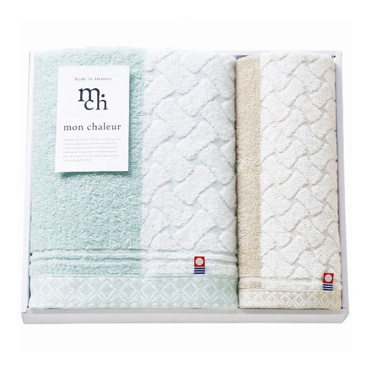 縦に2つのやさしい色配色が特徴的な、今治伝統の技術で織り上げられたタオルは使い始めはじめから吸水性がよくふんわりした風合いが長続きします。【商品区分】雑貨【商品内容】40×110cmバスタオル1枚・28×30cmウォッシュタオル1枚・綿10...