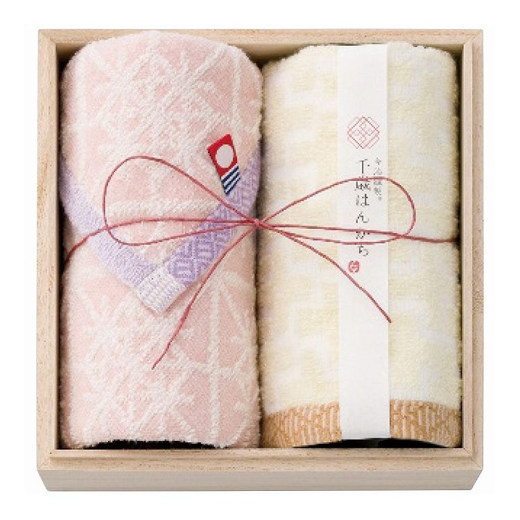 【商品詳細】模様刺しをモチーフにした今治タオルのタオルハンカチ。イベントのノベルティ、ちょっとしたご挨拶ギフト等にご利用いただける今治タオルギフトです。 生産地:日本 現品サイズ・内容:25×25cmミニタオル2枚・綿100％・［日本製］ ...