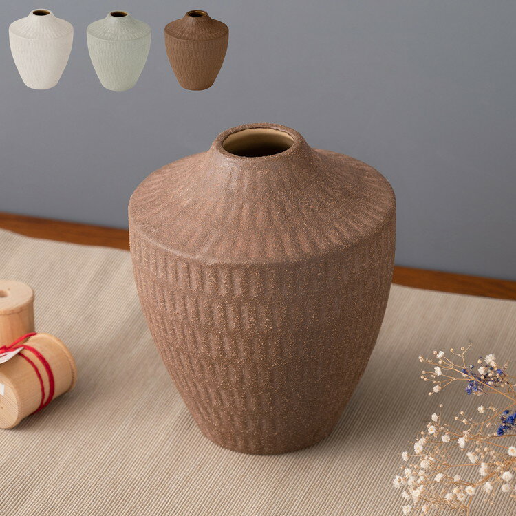 ■商品サイズφ15×高さ18.5cm■素材陶器■生産国ベトナム■特徴●様々な空間に溶け込み、色々な表情を見せてくれる素材をいかした質感の花瓶。●多様な雰囲気に溶け込むデザイン。●シンプルで洗練されたフォルムは、和モダン・ガーリー・ナチュラル...