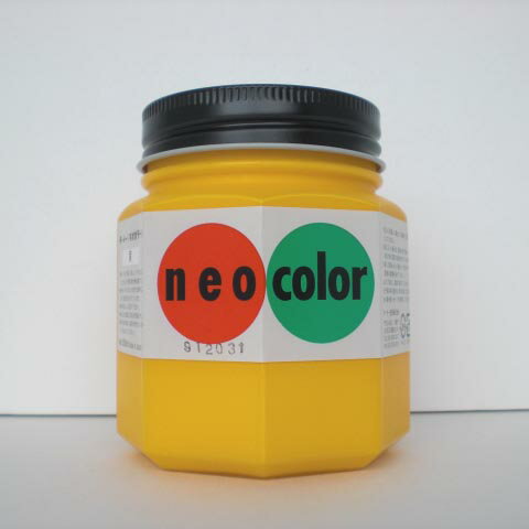 何にでも描けるアクリル絵具です。 短期屋外広告に適しています。【特長】水でうすめるだけで簡単に描け、乾くと耐水性になる絵具です。接着力が非常に強いので、どんなものにも絵具がよくのります。特に紙や木、布などが最適ですので、店頭広告、舞台装飾、...