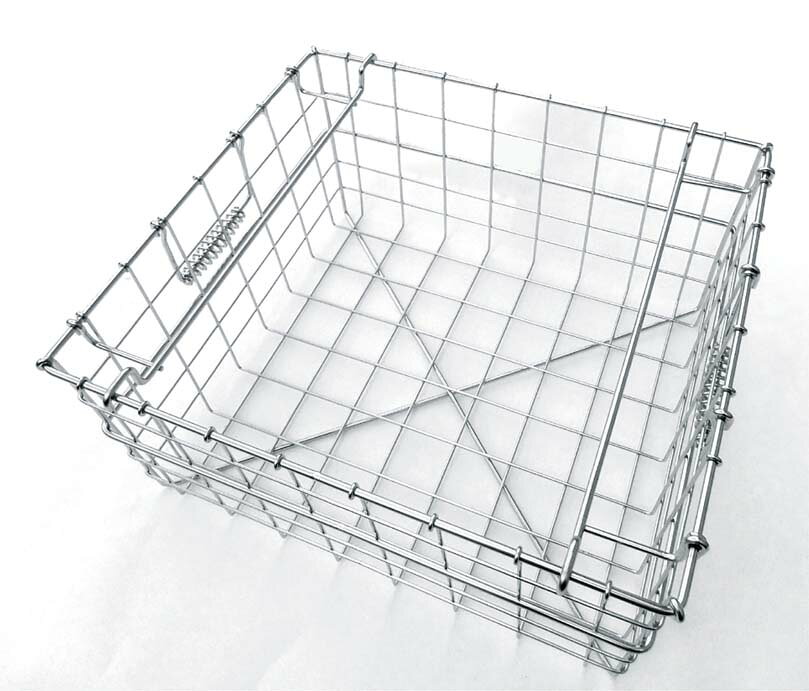 【商品説明】●1マス約43mm目です。●スタッキングバーを内側に倒すと、食器を入れたまま重ねられるので、場所をとりません。食器カゴの中に食器が入っていない時は、スタッキングバーを外側に倒すと、さらにコンパクトに重ねて収納できます！！【外寸】...