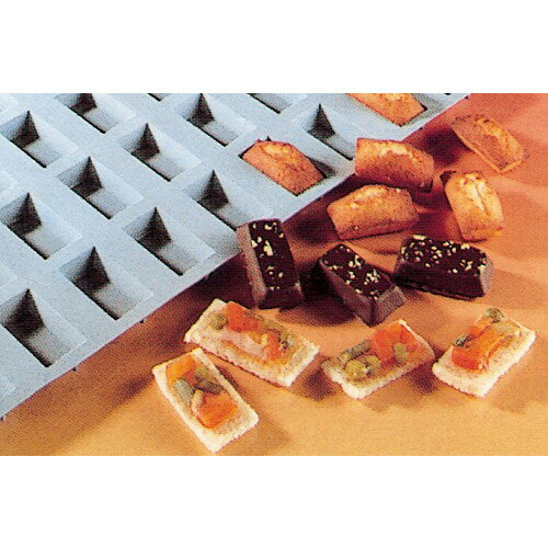 ■商品説明●5%の鉄粉が入っているため金属製焼き型に近い焼き上がりになります。●他社製品と比べ同じサイズで焼ける型数が多いので経済的です。●ベイキングシートに載せて簡単クッキング●オーブンへ冷蔵庫・冷凍庫へ=耐熱性耐冷・耐熱温度：-40℃〜...
