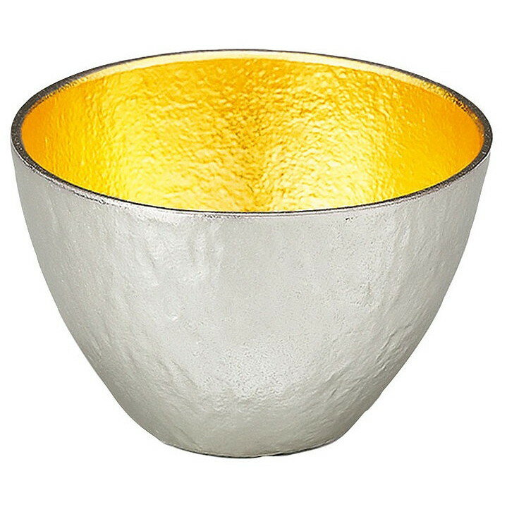 ●内側に貼った金箔が華やかな錫(すず)製のぐい呑です。金沢を代表する伝統工芸品、金箔とコラボレーションしました。■サイズ奥行77×幅77高さ51材質錫100%,金箔 【代引きについて】こちらの商品は、代引きでの出荷は受け付けておりません。【...