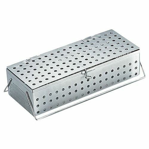 YUKIWA UK18-8パンチング箸消毒かご S ASY921 JANコード 4520785005817●サイズ:S●(内寸)幅×奥行×高さ(mm):205× 90×55●材質：18-8ステンレス■パンチング穴径:6mm【送料について】北...