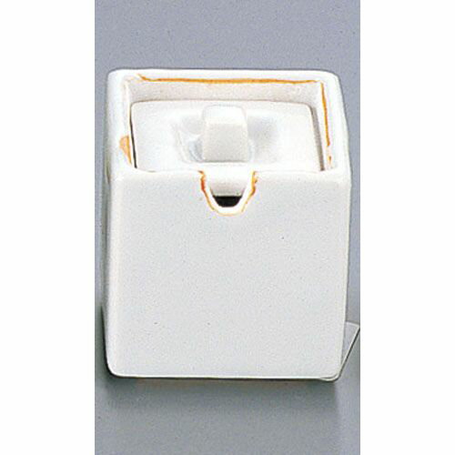 エムズジャパン 青磁 スタック七味入 T03-17 RKS6601 JANコード 4560342470764●間口×奥行×高さ(mm):45×45×H45●材質：陶磁器■瀬戸焼スタックカスターシリーズは各アイテムの胴寸法を同じにすることで積...