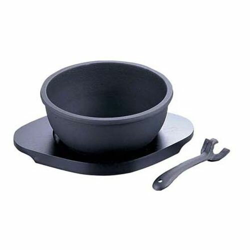 池永 IK ビビンバ鍋 （木台・ハンドル付） QBB0401 JANコード 4906018012676●外径×高さ(mm):180×75●底径(mm):129●重量(kg):1.5●木台重量(kg):0.3●材質：鋳鉄/木台：天然木■木台:...