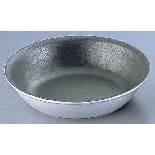 遠藤商事 SA アルミキャスト 味匠 万能鍋 18cm シルバー QBV2801 JANコード 4977449068709●サイズ表示(外径mm):200●深さ(mm):42●容量(L):0.65●重量(kg)カラー:0.35シルバー●材質...