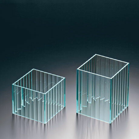 ■商品説明●親骨がグラスファイバー骨なので風に強く丈夫です。●ワンタッチ式■商品サイズ●直径(cm):106※使用時■カラークリアー、手元白■生産国中国■材質材質:スチール(黒電着塗装)・グラスファイバー・POE(ポリエチレン):・PP■備...