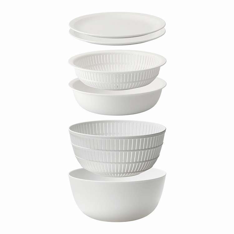 ●ザルとボールとプレートはきれいに重ねて収納することができます。お米をふっくらとみずみずしく炊き上げるための”とぎ方”にこだわったザルとボウルのセット。●ザル側面に配した縦スリットで非常に水切れが良く、ヌカや余分な胚芽をサッと流しおとすこと...