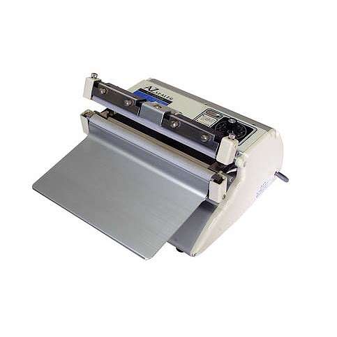 ●電源:単相100V50/60Hz●消費電力:1100W●シール長さ:300mm●シール幅:8mm●加熱タイマー:0〜2.5秒●質量:6.7kg●上下加熱方式だから厚手袋、ガゼット袋、紙などの●ラミネート袋に対応します。●両手で袋を持ったま...