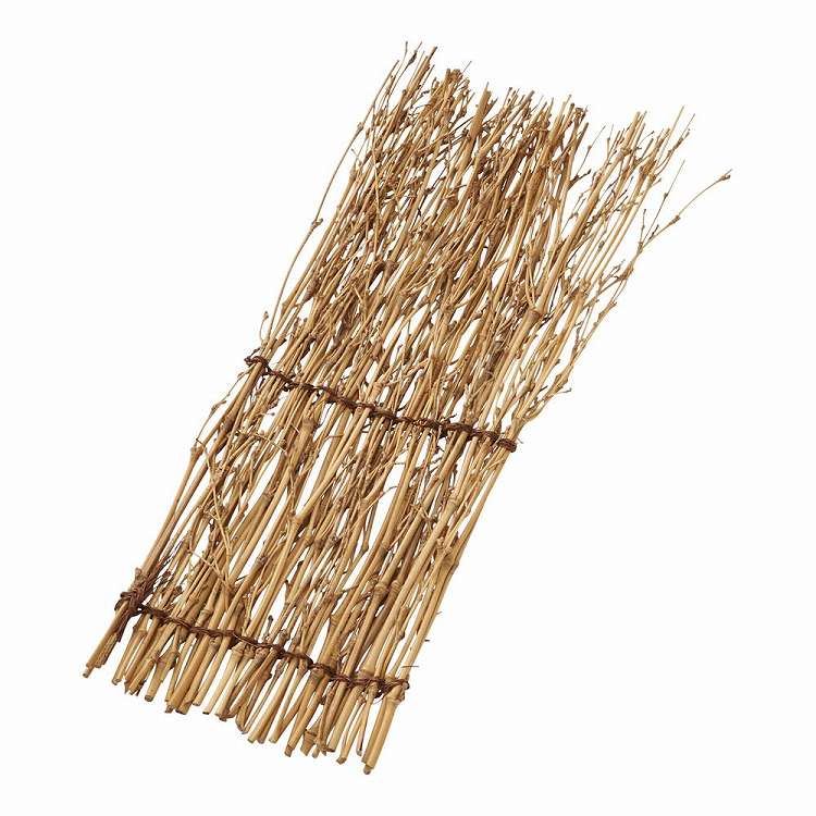 ●小振りな笹竹の葉や枝を落として編み込んだ演出用のスダレです。●天然小枝ならではの1本1本異なるフォルムと少し荒々しい風合いが雰囲気を醸し出します。● 編み込みにはシュロを採用し全て天然素材で仕上げることにこだわりを持った環境にやさしい商品...