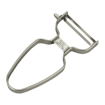 【商品説明】●丈夫で衛生的な、じゃがいもの芽取り付きステンレスピーラーです。●日本製。●皮むき時に食材が見えやすく、持ちやすいハンドル形状。●食洗機可能なので、お手入れ簡単です。●サイズ(約)：115×65×10mm●重量(約)：45g●材...