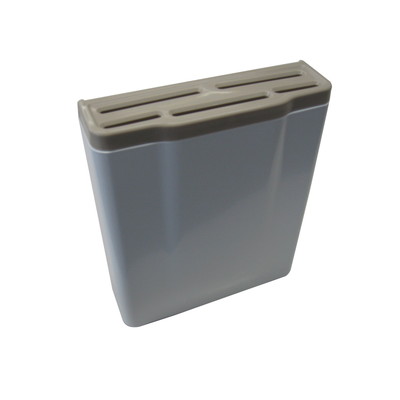 【商品説明】●レギューラーサイズの包丁・ペティーナイフ等、5種類の包丁をコンパクトに収納。●刃打ち防止の仕切付き。●パッケージサイズ(約)：260X175X50mm●重量(約)：230g●材質：本体/ポリプロピレン、カバー/スチロール樹脂●...