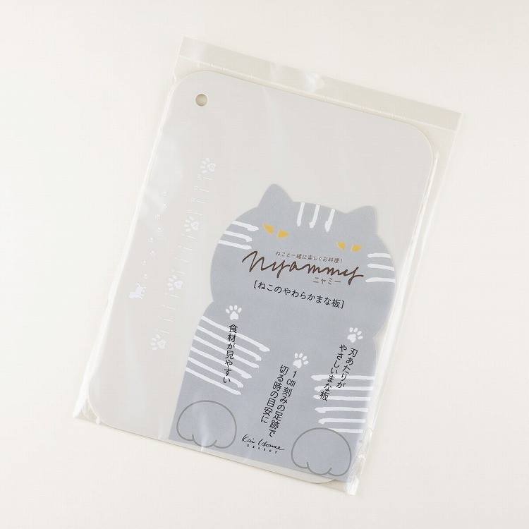 【商品説明】●包丁の刃に優しいシートまな板。【商品詳細】●包丁の刃に優しい、エラストマー素材のシートまな板。●1cm刻みの足跡マークが付いているので、食材を切る際の目安にできます。●シリーズの包丁・フルーツナイフとおそろいのデザインになって...