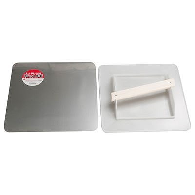 【商品説明】●簡単で水洗いしてもサビにくい。【商品詳細】●表面がステンレス製なので金属のヘラを使用しても、凹むような傷がプラスチック製のものと比べて格段につきづらく、良好な作業ができるのが大きな特長です。●使用後の手入れも簡単で水洗いしても...