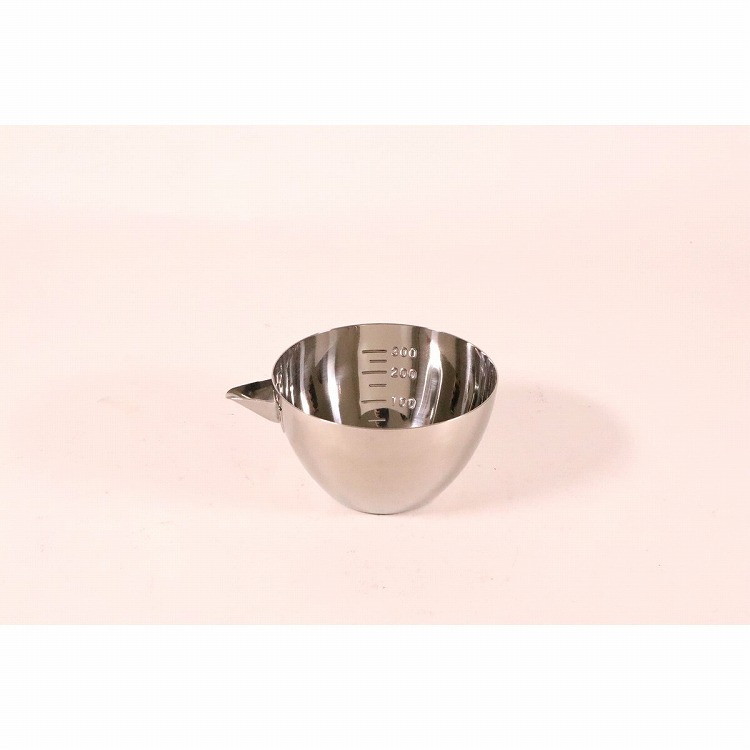 【商品説明】●目盛り付きで正確&便利!キッチンの必需品。【商品詳細】●耐久性に優れたステンレス製の片口計量カップです。●目盛り付きで計量が簡単、調理や製菓に最適なコンパクトサイズです。●サイズ(約):Φ110×H66mm。●材質:18-8ス...