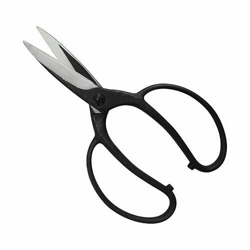手になじむ逸品です。■用途松・小枝の剪定。■機能安来鋼青紙使用で切れ味がさらに持続します。一般用サイズの植木鋏です。■仕様●全長：220mm。●刃渡り：90mm。■材質●刃部：安来鋼青紙。【代引きについて】こちらの商品は、代引きでの出荷は受...