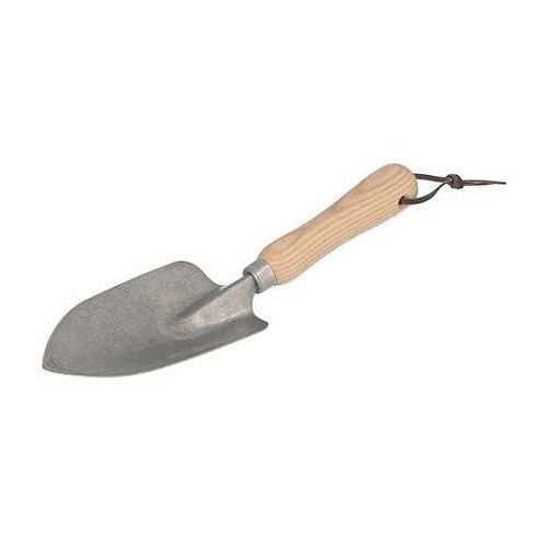 【用途】●土すくい、除草作業。【商品説明】●ステンレス製で、サビに強いです。●サビに強く、メンテナンスが容易なステンレスヘッドです。●保管時に便利なレザーストラップ付きです。●振動研磨を行い、光沢を抑えた艶消し仕上げにしています。《スペック...
