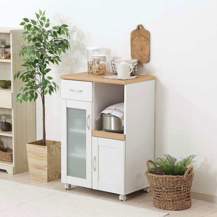 ■商品サイズ幅60×奥行41×高さ89cm■素材表面材(天板/前板):合成樹脂化粧繊維板(塩化ビニル)表面材(本体):プリント紙化粧繊維板■生産国中国■特徴キャスター付きで使いやすいキッチンカウンターホワイト×ナチュラルカラーで、どんなイン...