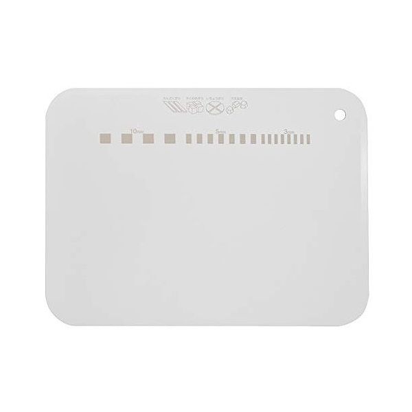 貝印 抗菌やわらかまな板 小 ホワイト AP5017JANコード：4901601475715【商品詳細】均等のカットをするとき便利な目盛り付き滑りにくいダイヤカットエンボス加工柔らかく曲がり、切った食材をそのまま鍋に移せます≪スペック≫■材...