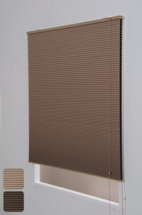 サイズ：W40×H135cm。遮光タイプのハニカム構造が窓とお部屋の間に空気層を作ることにより外気や外からの温度を跳ねかえします。冷暖房効果アップしお部屋を快適に保ちます。カーテンレールにも取付可能。【代引きについて】こちらの商品は、代引き...