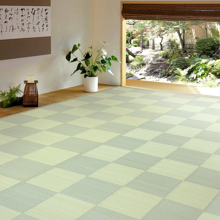 【サイズ(cm)】174×261【組成】ポリオレフィン系複合樹脂・抗菌加工【すべり止め】なし【生産国】中国【特徴】見た目はまるでい草のようなPP素材の柄上敷き。抗菌加工付きで、細菌の増殖を抑制！お子さまやペットのいるご家庭も安心してお使いい...