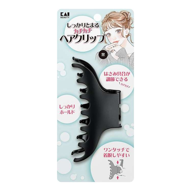 【商品詳細】製品の蝶番部分が噛み合う構造で、カチカチと音をたてながら閉じるヘアクリップです。閉じるときには、はさみ具合が調節でき、中央部分を上下に押すとワンタッチで開きます。マットな黒・茶の2アイテム展開。成分:ABS樹脂商品区分:日用雑貨...