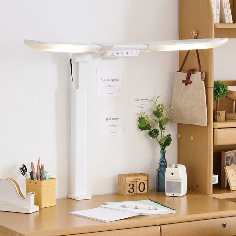 ■商品サイズ幅85×奥行34×高さ61cm（クランプ支柱取付時）■素材光源：LED（昼白色）・（電球色）灯体：ABS樹脂支柱：アルミダイキャスト・樹脂■重量2.9kg■生産国中国■特徴・JIS：AA形・押しボタンモードスイッチ・調色3モード...