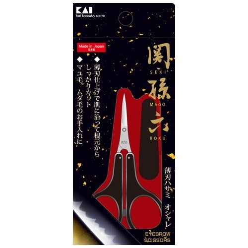 【発売元:貝印】刃匠関孫六の伝統から生まれた鋏!薄刃仕上げで毛の根元からしっかりカット!マユ毛、ムダ毛のお手入れに!●マユの形を美しく整えたり、ムダ毛をカットするためのハサミです。●刃先がスリムなカーブ刃なので、お肌にあてやすくカットしやす...