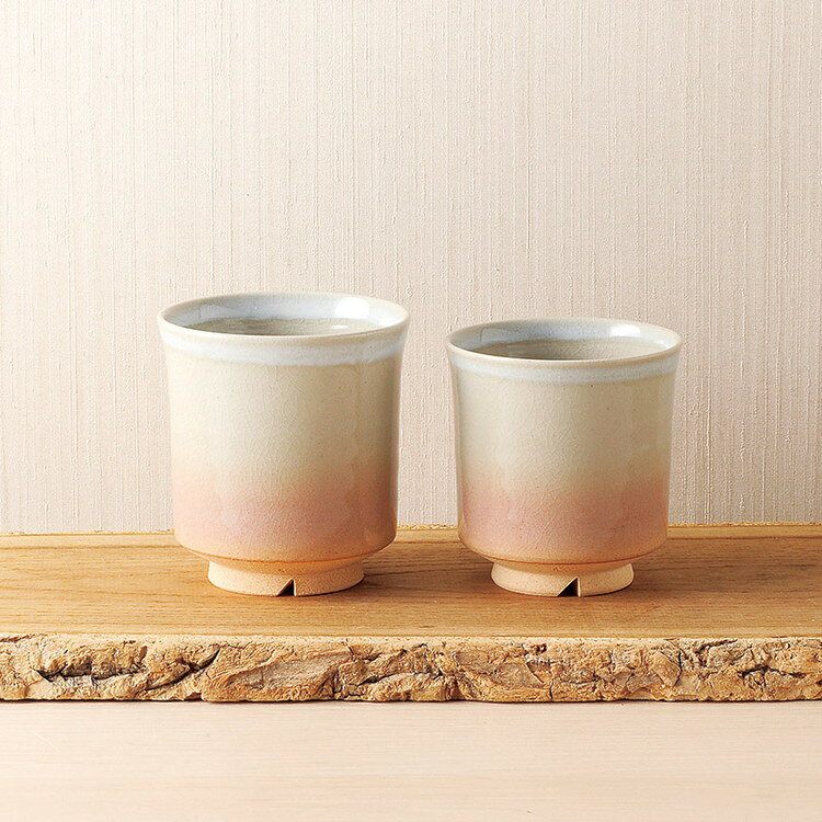 湯呑大（径8×9cm）・湯呑小（径7.5×8cm）×各1陶器※手づくり品のため、色・サイズ等が多少異なる場合があります。【代引きについて】こちらの商品は、代引きでの出荷は受け付けておりません。【送料について】北海道、沖縄、離島は送料を頂きます。