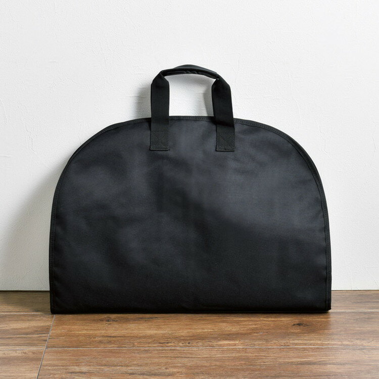 出張や旅行に便利なガーメントケースです。ホック開閉式。内オープンポケット×1室。ハンガー付。ポリエステル43.5×58cm【代引きについて】こちらの商品は、代引きでの出荷は受け付けておりません。【送料について】北海道、沖縄、離島は送料を頂きます。