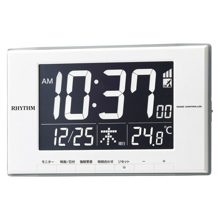 AC電源式の電波時計。大きな液晶に、文字と背景のコントラストを大きくつけた非常に視認性の高いモデルです。掛置兼用でシンプルなデザインなので、飾る場所を選ばず幅広いシーンでご使用いただけます。常時点灯LEDライト式（ACアダプター接続で常時点...