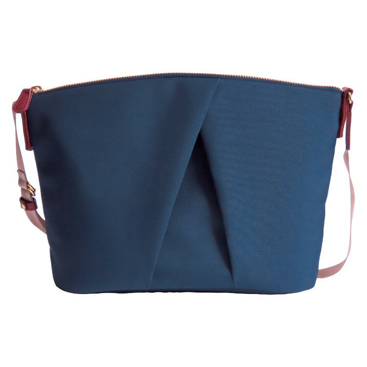 ちょうどいい大きさの上品なショルダーバッグです。素材には、環境に優しい再生ポリエステルとアップルレザーを一部使用しています。カメラバッグにも使われる素材の芯材パーツを中に入れることで、ポリエステル製のバッグにもかかわらず、シャキッと自立して...