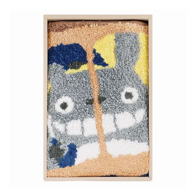 映画の1シーンをマットで再現。見るたびに作品の世界観を思い出しわくわく楽しい気持ちになるマットです。さつきが初めてトトロと出会うシーンをマットで再現トトロがネコバスに乗って帰っていく人気のシーン。見るたびに作品の世界観を思い出しわくわく楽し...