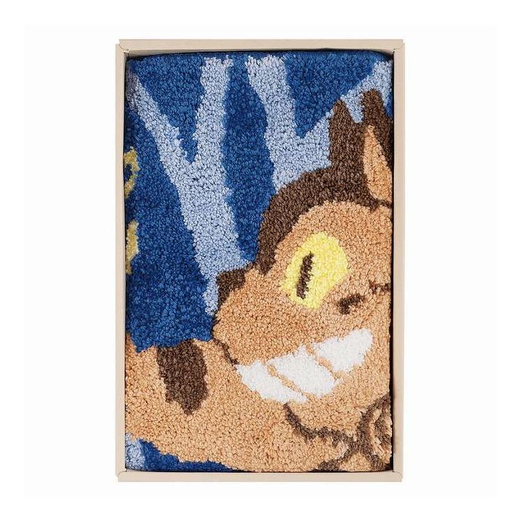 映画の1シーンをマットで再現。見るたびに作品の世界観を思い出しわくわく楽しい気持ちになるマットです。こだちの中夜に走るネコバスをイメージした大人な落ち着きのあるバスマットです。湾曲したこだちにネコバスのスピード感を感じるデザインです。【セッ...