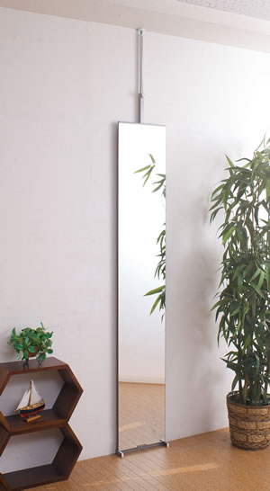 ■商品について天井に突っ張るだけで簡単設置。シンプルでどんなお部屋にも溶け込むミラー。他のシリーズと組み合わせて使って玄関・リビング等、さまざまなシーンで活躍します。■商品の仕様材質／スチール（エポキシ粉体塗装）、ミラー3mm厚商品重量：約...