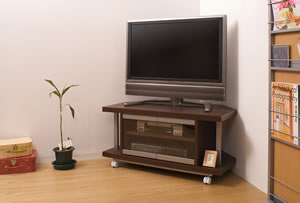 ■商品についてスタイリッシュなデザインのコーナーテレビ台。スチールと木製との相性抜群でカラーもダークブラウンとシルバーの配色も絶妙。同シリーズの突っ張りラックと合わせればデッドスペースのコーナーがお洒落な空間に。お掃除や配線処理等に便利なキ...