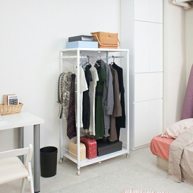 ■商品について/すっきりシンプルデザインでスチール製の頑丈なハンガーラックが新登場！スチールフレームで頑丈なつくり、それを支えるキャスターも大きめ頑丈で移動も楽々。ハンガーサイズは伸縮ができて置き場所や収納量によって自在にアレンジ可能。天板...