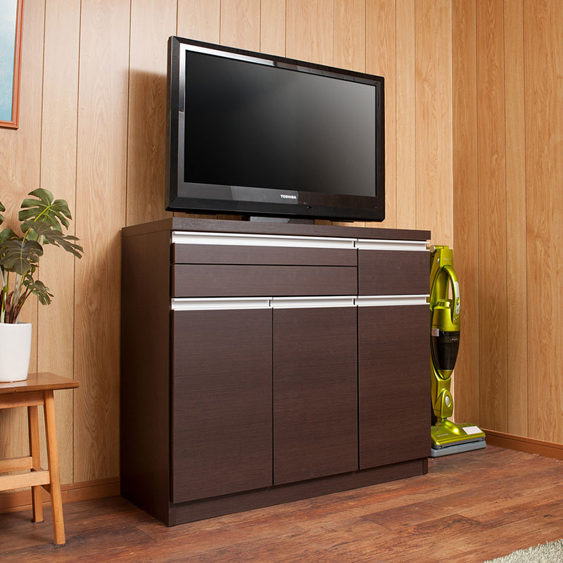 ●商品について/パソコンを使うデスクの廻りは、配線や資料などでちょっと煩雑に見えがち。もっとリビングを格好良くお洒落にしたい。そんなお悩みを解消するのが、キャビネット型のパソコンデスク。使う時は機能を最大限発揮して、使わない時はデスクとは分...